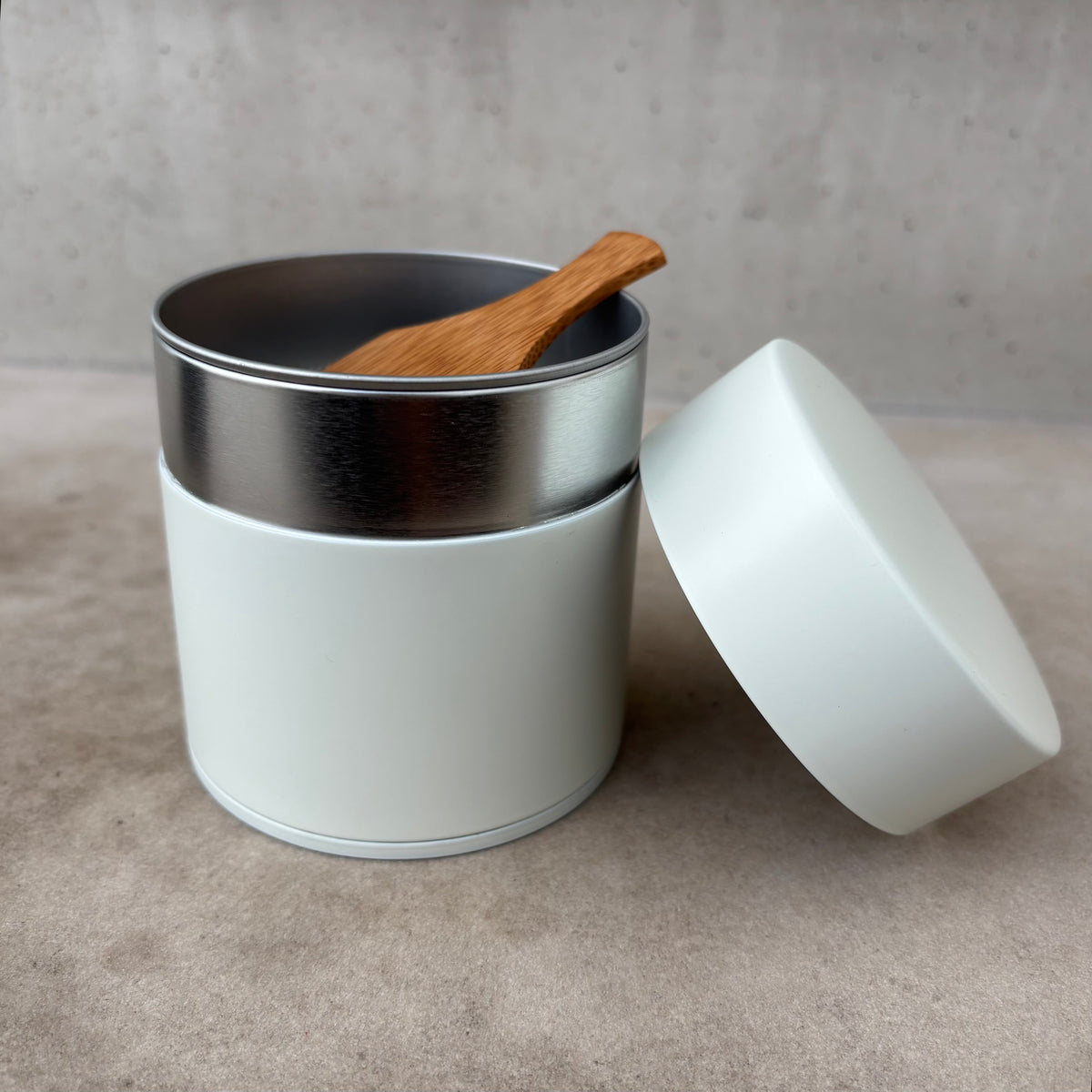 Matcha Canister with Strainer - Egg White – Matcha and Forest